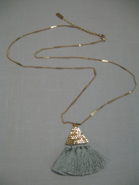 Necklace Pendant Pyramid Gold Circular Design Materia… - Gem