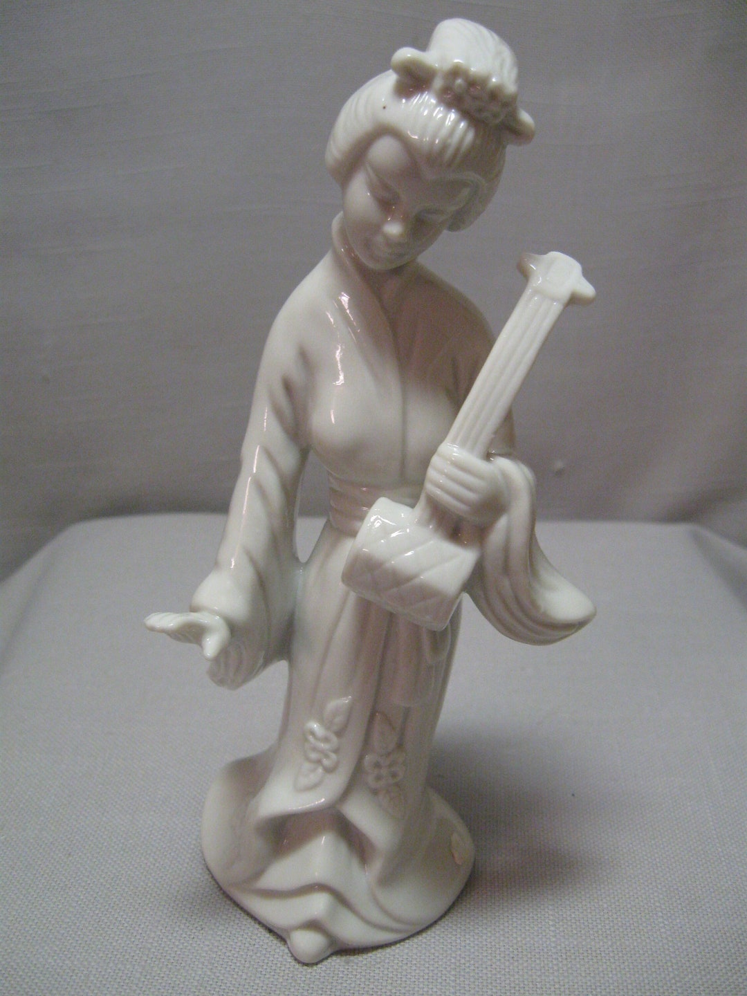 Figurine Asian Oriental Japanese Geisha Girl Holding Musical Instrument ...