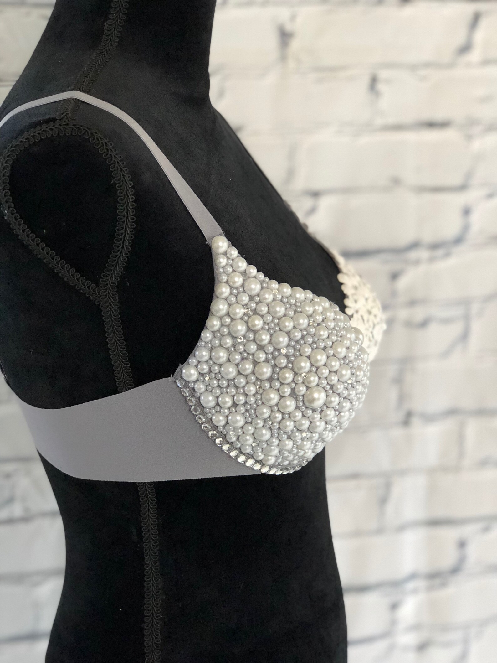White Flowers and Pearls Rave Bra - Etsy