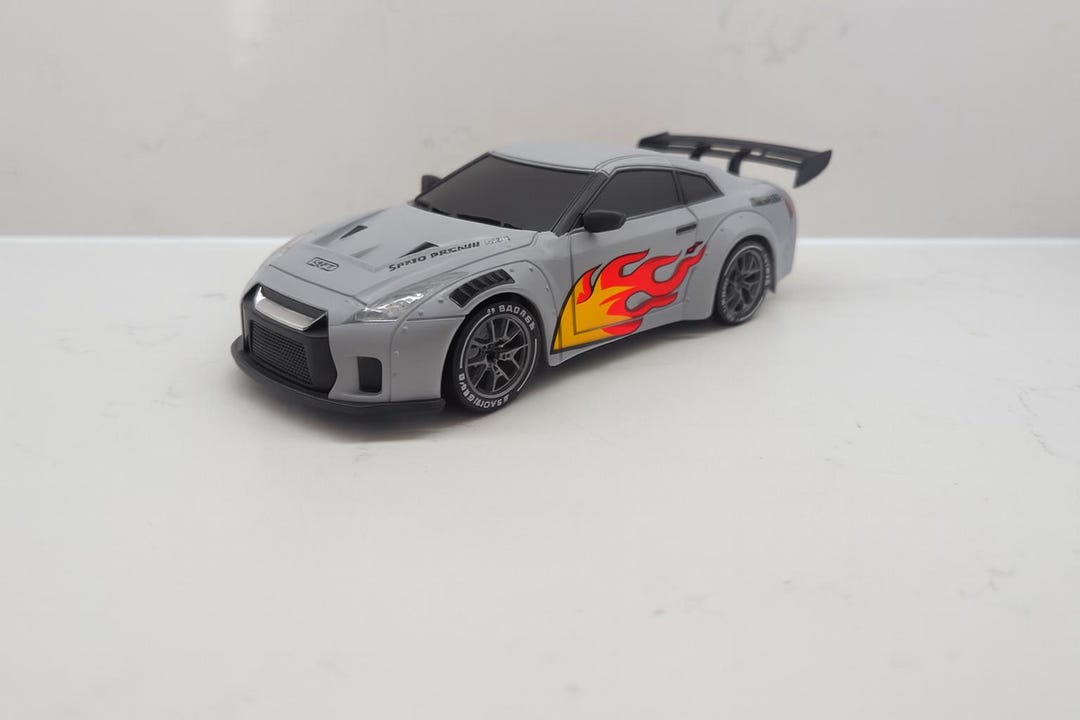 Nissan GTR R35 RC Drift Car: 1/24 Scale, LED Lights, Extra Tires Rc ...