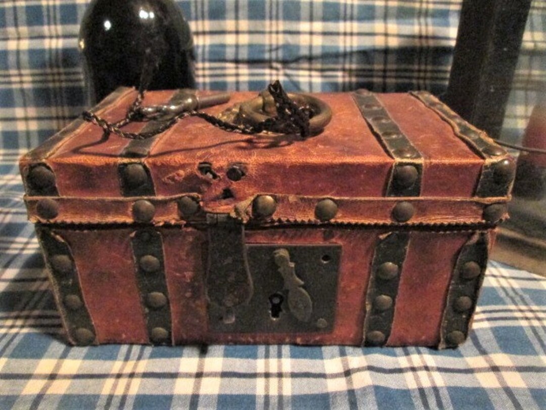 Id'd 1800s Federal Leather Valuables Box Miniature Trunk W Ring Brass ...
