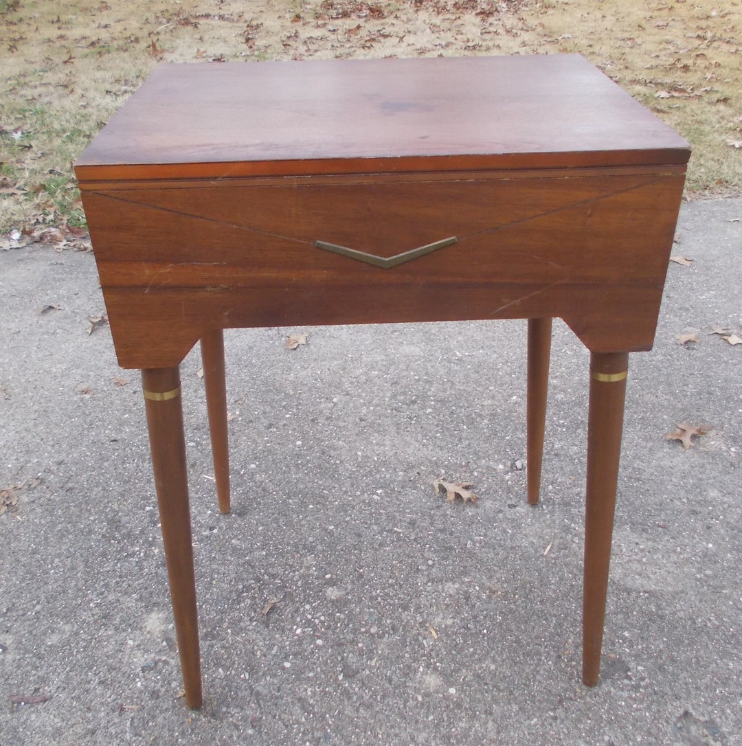 Vintage Walnut Singer Sewing Machine Table/cabinet-a Singer 503A Came ...
