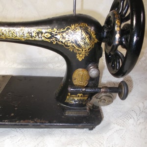 Antique 28K Singer Sewing Machine With Shuttle and Bobbin-machine Only ...