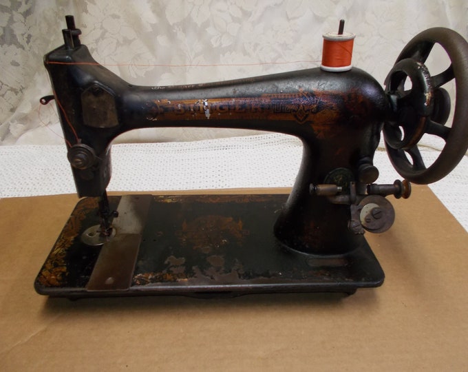 Reduced--antique 1897 Singer Treadle Sewing Machine With Shuttle ...