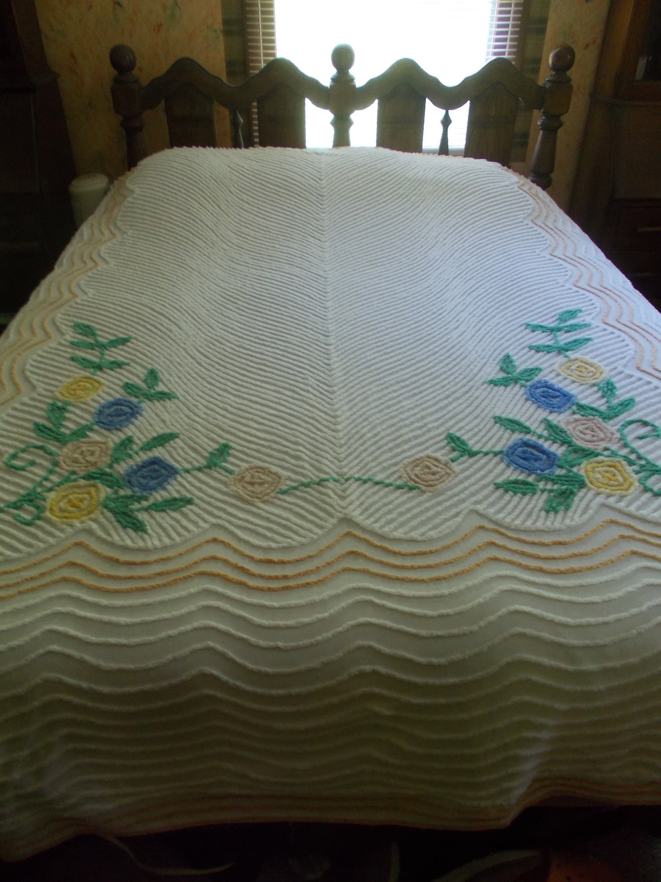 Reduced-vintage Beautiful White Cotton Chenille Bedspread W/blue/tan ...