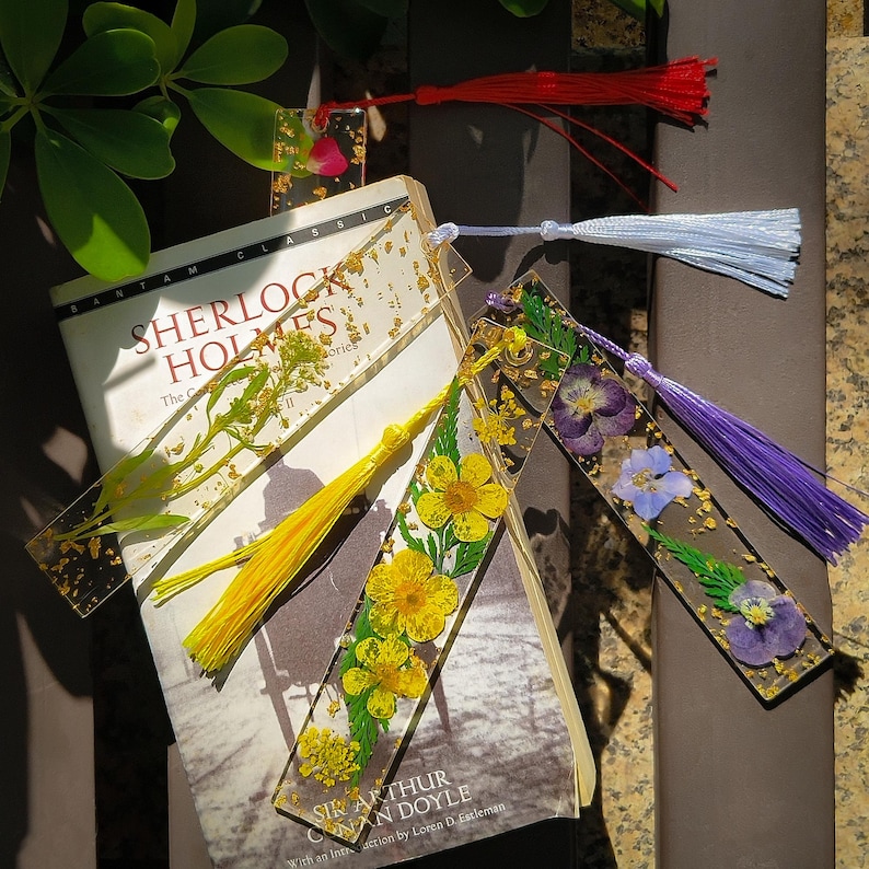 100% Handmade Pressed Flower Bookmark, Birth Month Floral Resin Book ...