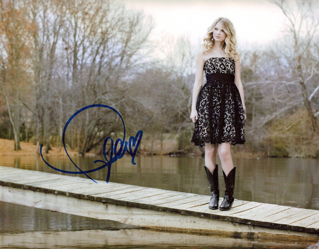 Taylor Swift Hand-signed Original Authentic Autographed 8" X 10" Photo ...