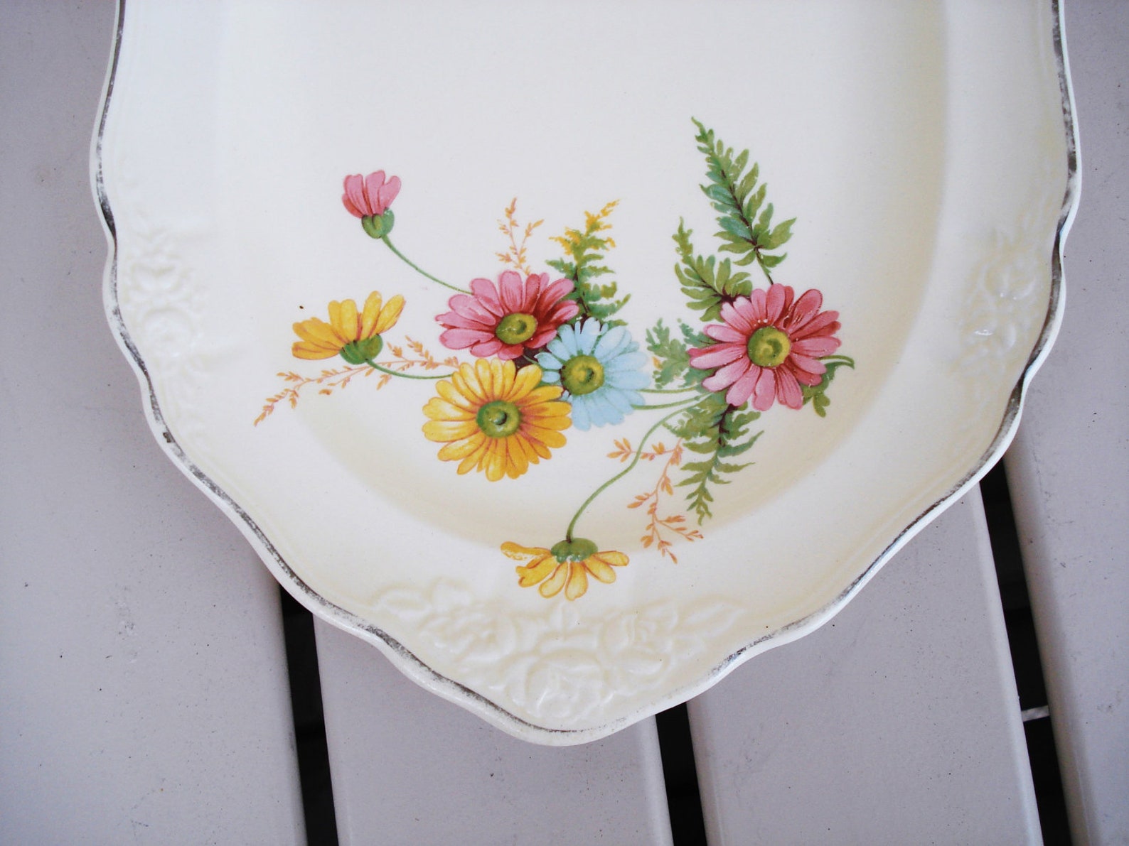 Vintage TST Co. USA Eggshell Medium Platter. - Etsy