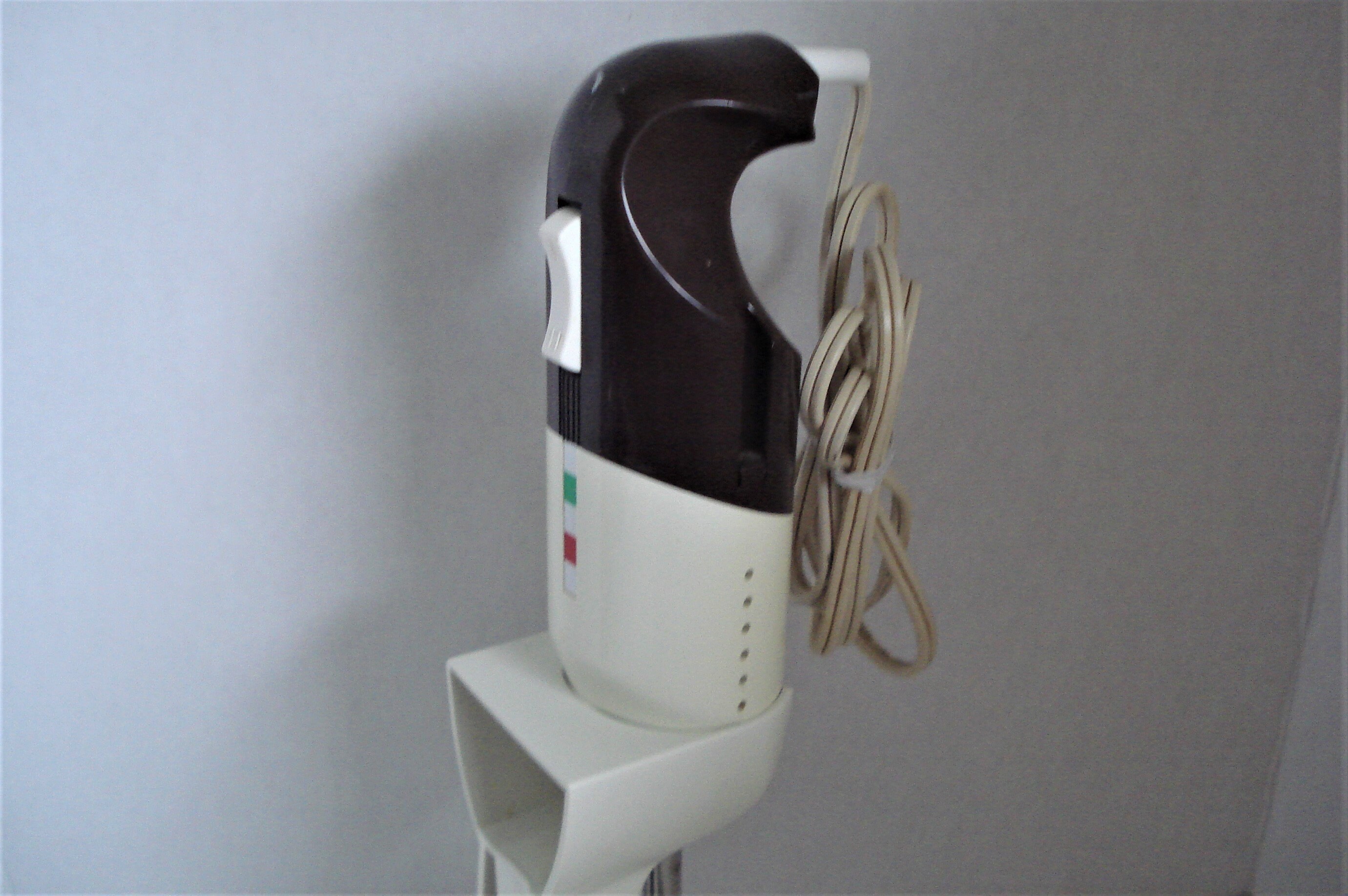 Magic Wand Immersion Hand Held Blender With 4 Attachments and Wall ...