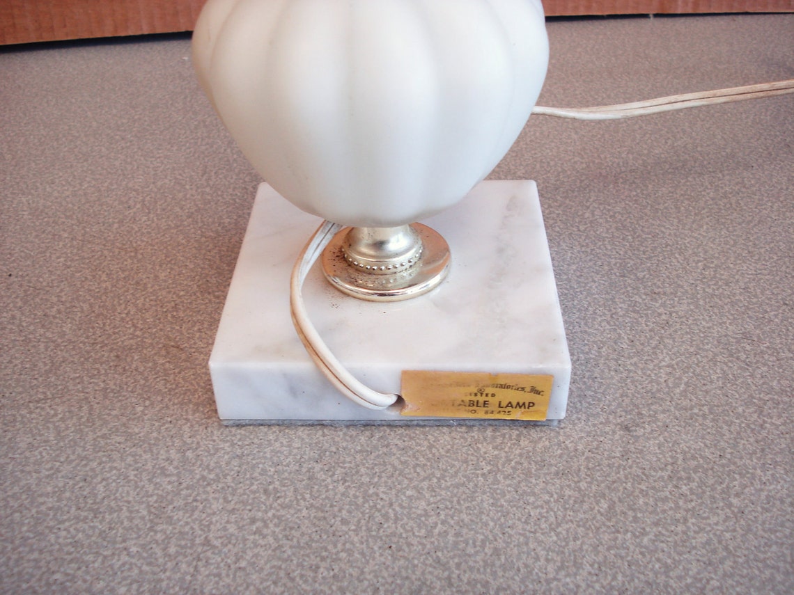 Vintage UNDERWRITERS LABORATORIES INC Portable Lamp Light. - Etsy
