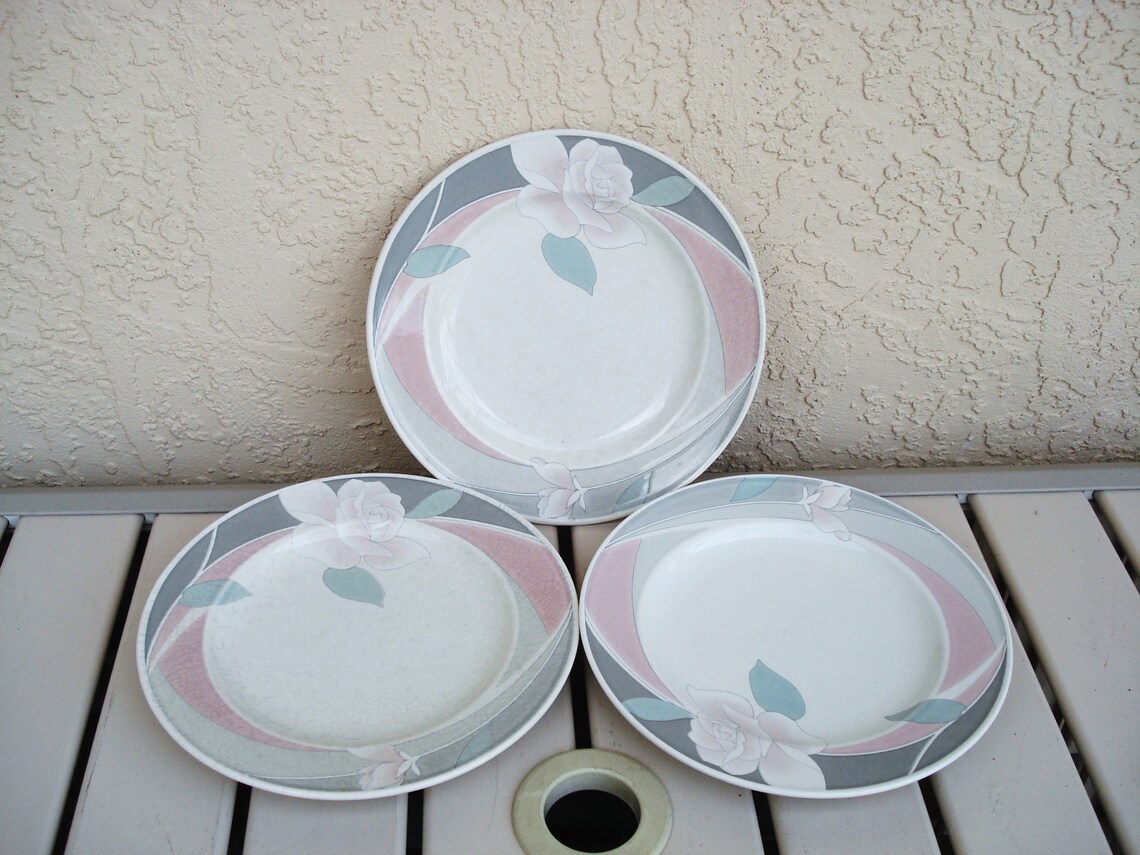 Mikasa INTAGLIO La FLEUR Pattern CAC91 3 Salad Desert Lunch Plates ...