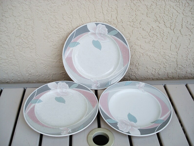 Mikasa INTAGLIO La FLEUR Pattern CAC91 3 Salad Desert Lunch Plates ...