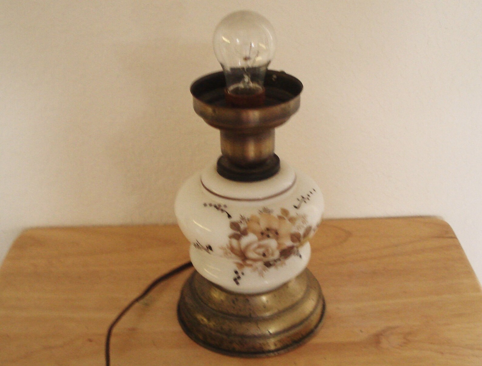 Hand Painted Milk Glass Night Table Lamp Light. - Etsy