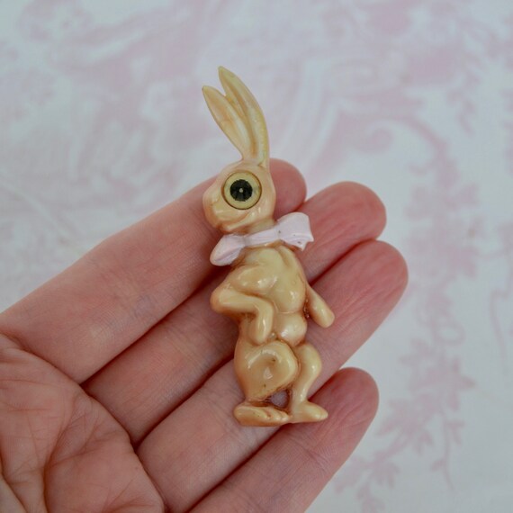 Vintage Celluloid Bunny Rabbit Plastic Brooch with Wi… - Gem