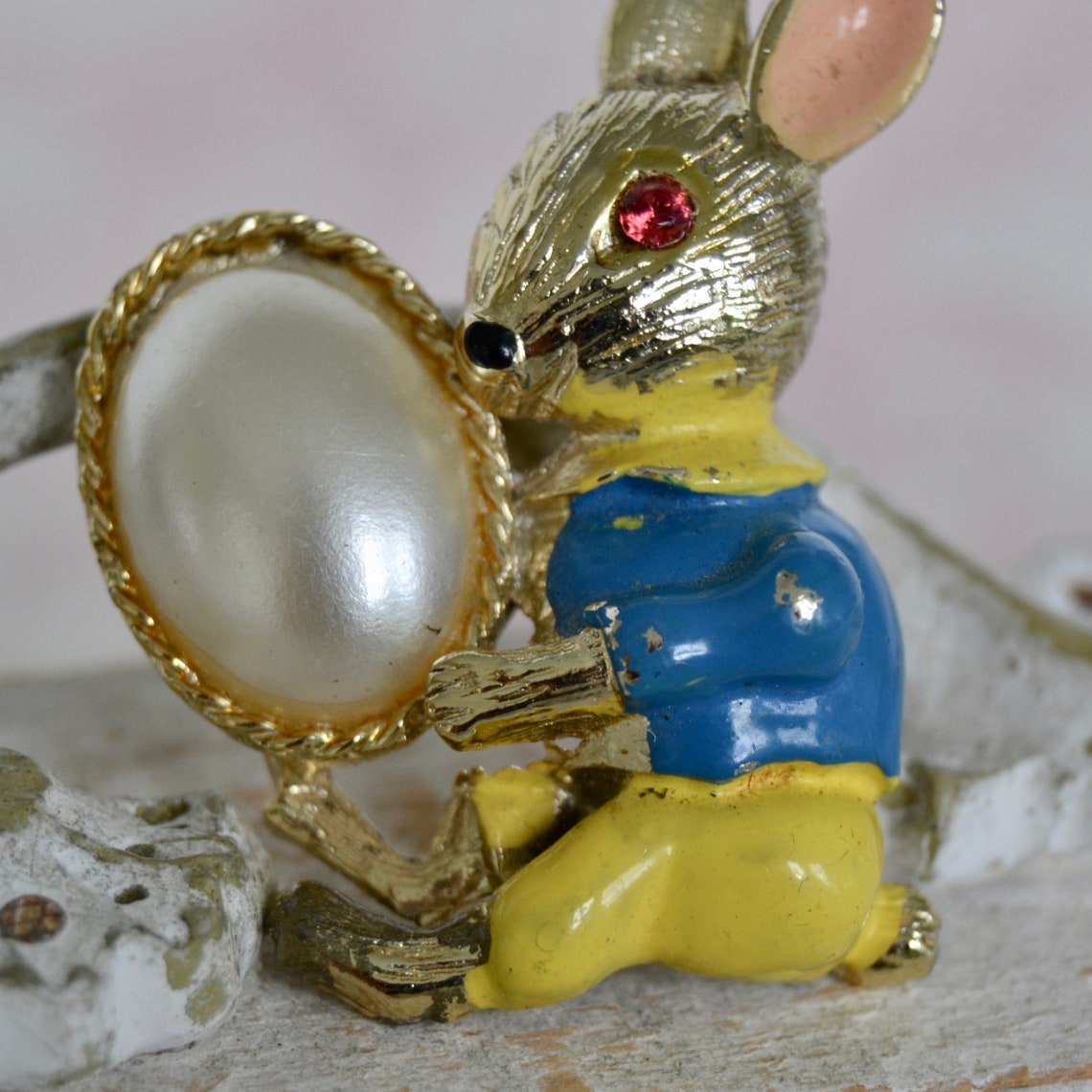Vintage 1960s Bunny Rabbit Brooch With Egg and Rhinestone Eye | Etsy