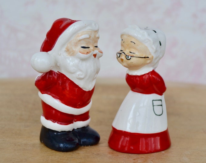 Vintage Santa and Mrs Claus Kissing Ceramic Salt and Pepper Shakers ...