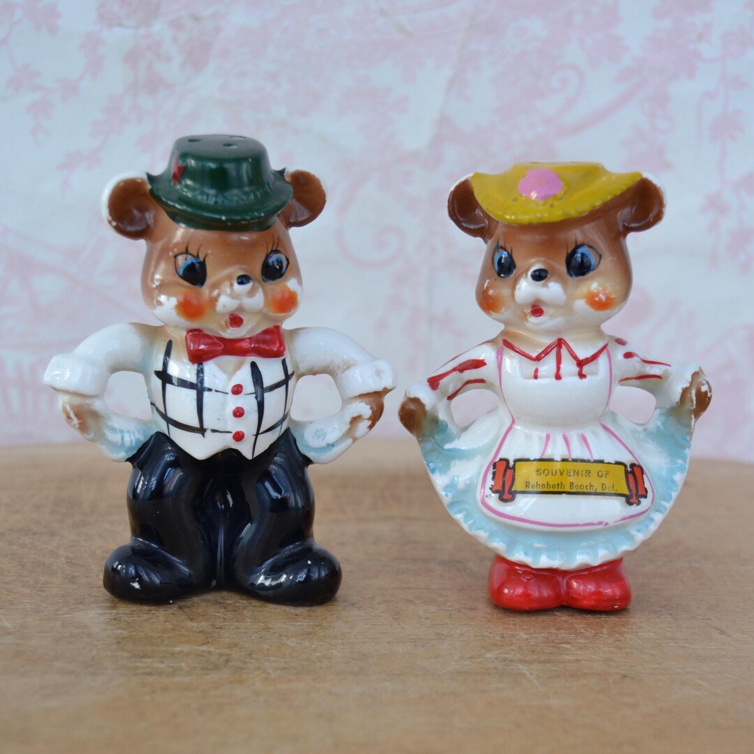 Vintage Ceramic Salt and Pepper Shakers of Dancing Curtesy Bears ...