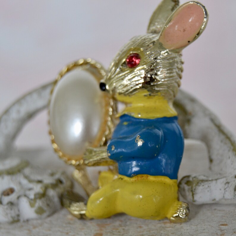 Vintage 1960s Bunny Rabbit Brooch With Egg and Rhinestone Eye | Etsy