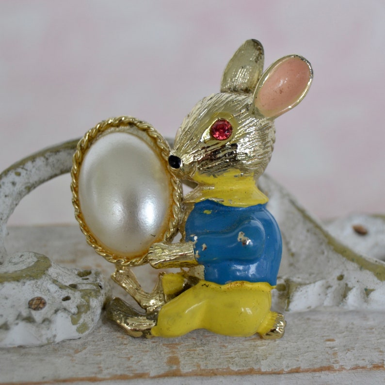 Vintage 1960s Bunny Rabbit Brooch With Egg and Rhinestone Eye | Etsy