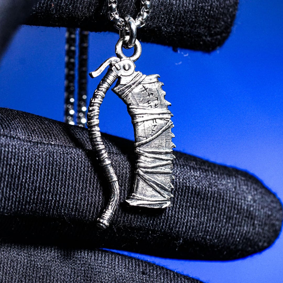 Bloodborne Saw Cleaver Necklace, Hunter's Weapon Pendant, Silver 950 ...