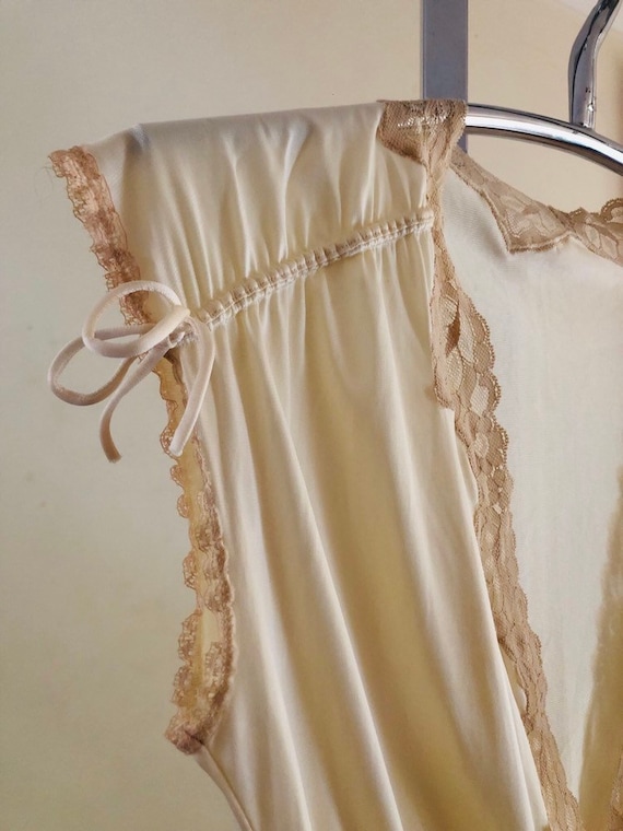 Vintage Lace Negligee and Dressing Gown In Champagne - Gem