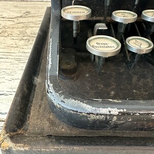 Vintage Underwood Portable Typewriter Non-working Fantastic Display ...