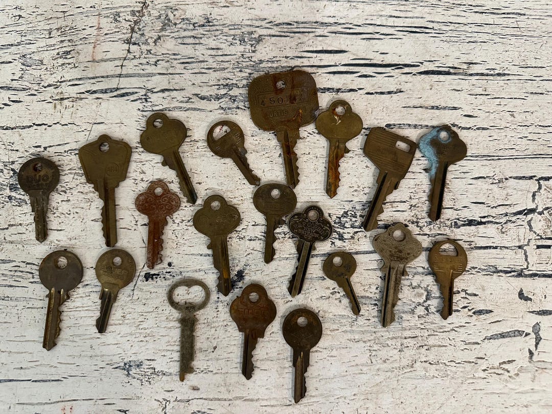 Lot of 20 Vintage Rustic Ornate Keys - Great for Assemblage, Drink ...