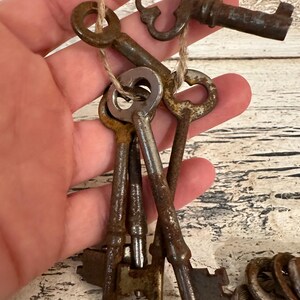6 Vintage Rustic Skeleton Keys - Great for Assemblage or Wedding Favor ...