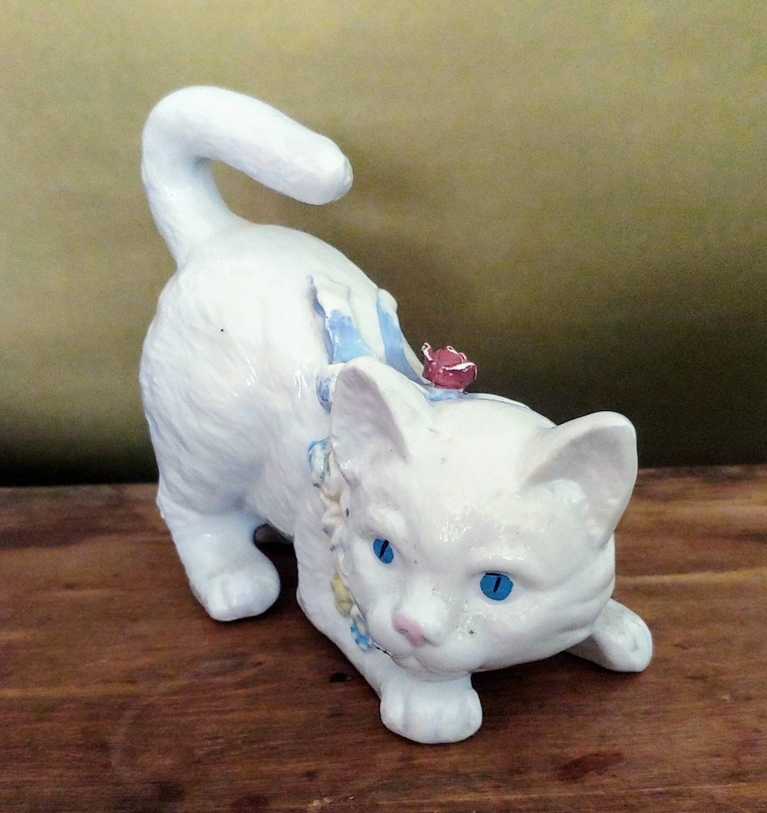 Vintage White Playful Cat Figurine High Gloss Ceramic Cat Figurine ...