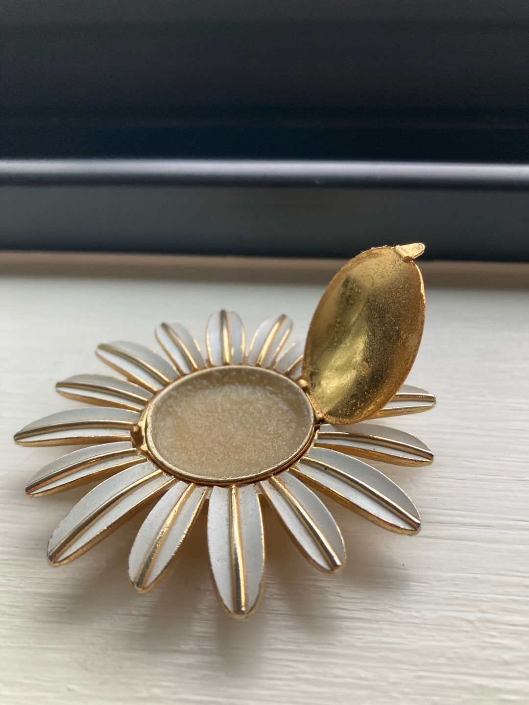 Vintage Avon Daisy Perfume Brooch - Etsy