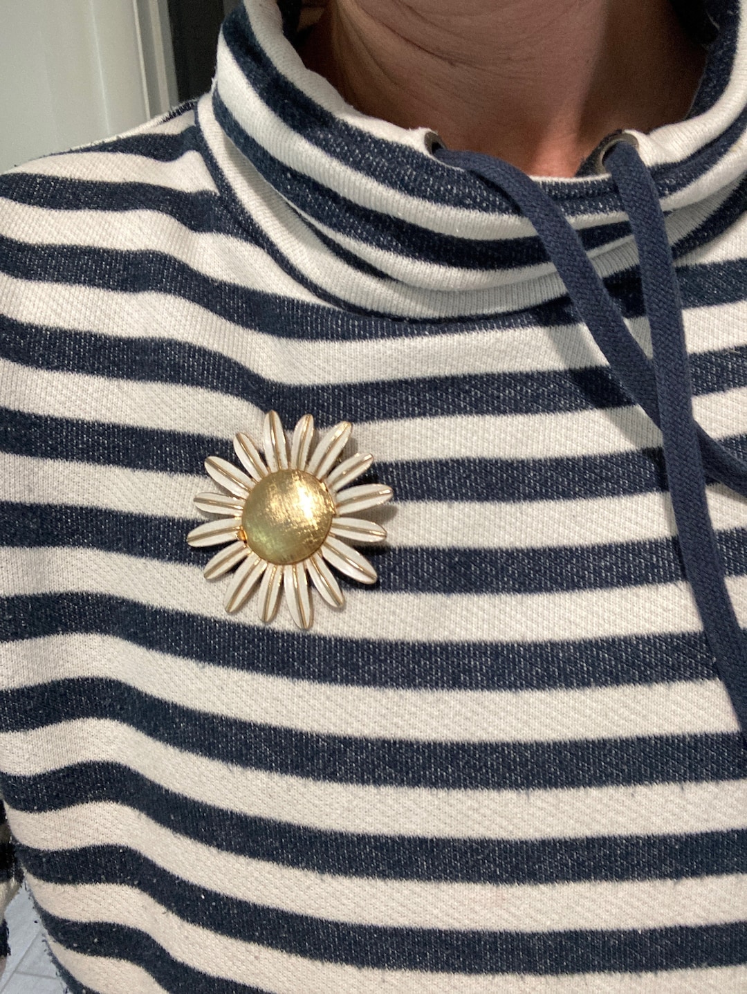 Vintage Avon Daisy Perfume Brooch - Etsy