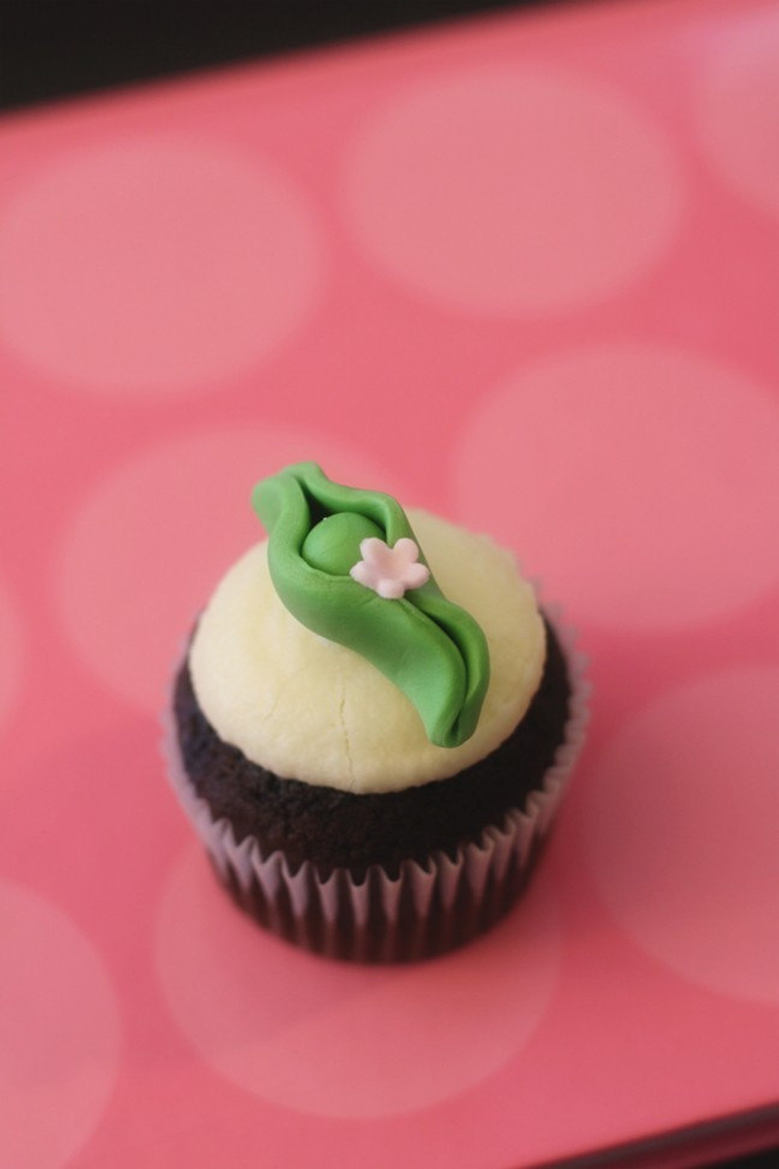 Fondant Pea Pod and Monogram Toppers for Baby Shower Cupcakes | Etsy