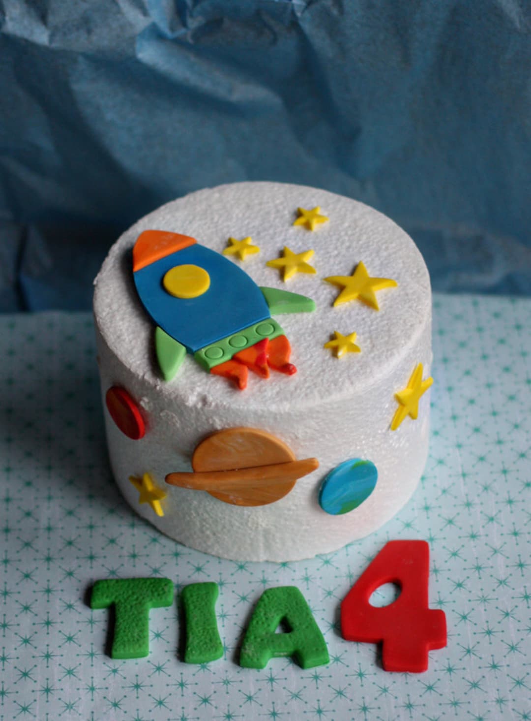 Fondant Rocket, Stars and Planet Cake Decorations for a Space Party ...