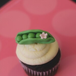 Fondant Pea Pod and Monogram Toppers for Baby Shower Cupcakes | Etsy