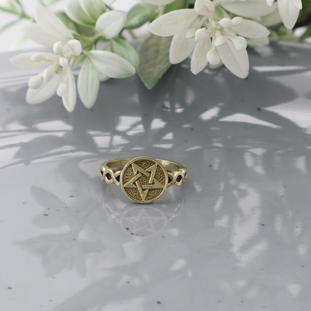 Sacred Symbol Coin Ring, Vintage Gold Signet Ring, Geometric Pentagram ...