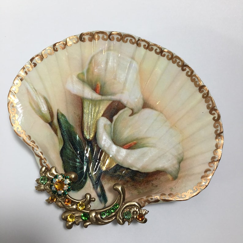 Decoupaged Cala Lily Shell Jewelry Dish: Vintage Rhinestone Trinket ...