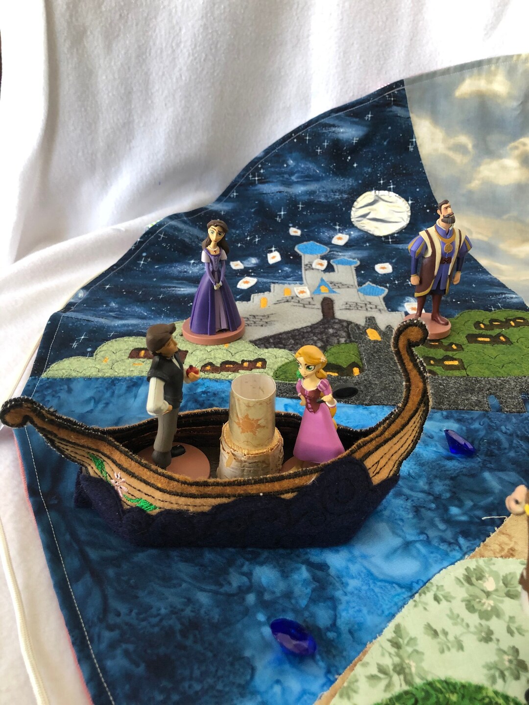Tangled and Princess Rapunzel Playmat, Figures Included, Characters and ...