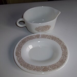 Pyrex 2 Piece Gravy Boat Woodland - Etsy
