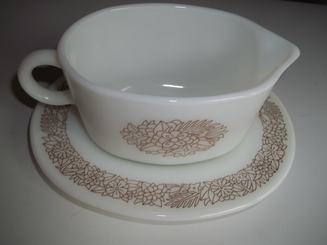Pyrex 2 Piece Gravy Boat Woodland - Etsy