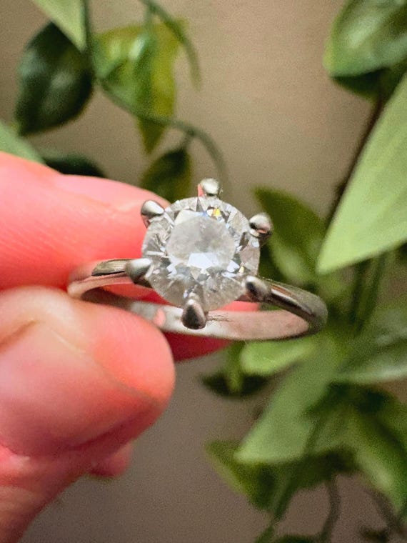 Simple Elegant Ring - Gem
