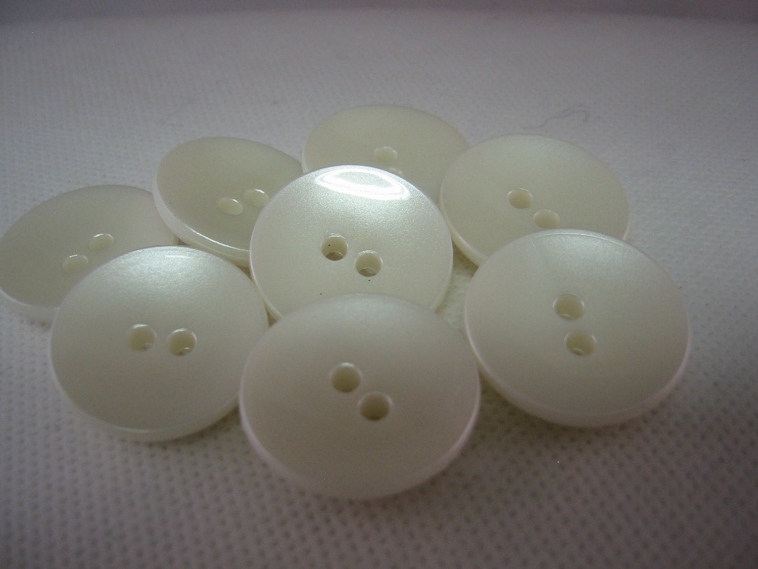 Pearlized buttons 4 sizes Lg to Sml . Pearlized buttons. Lot | Etsy