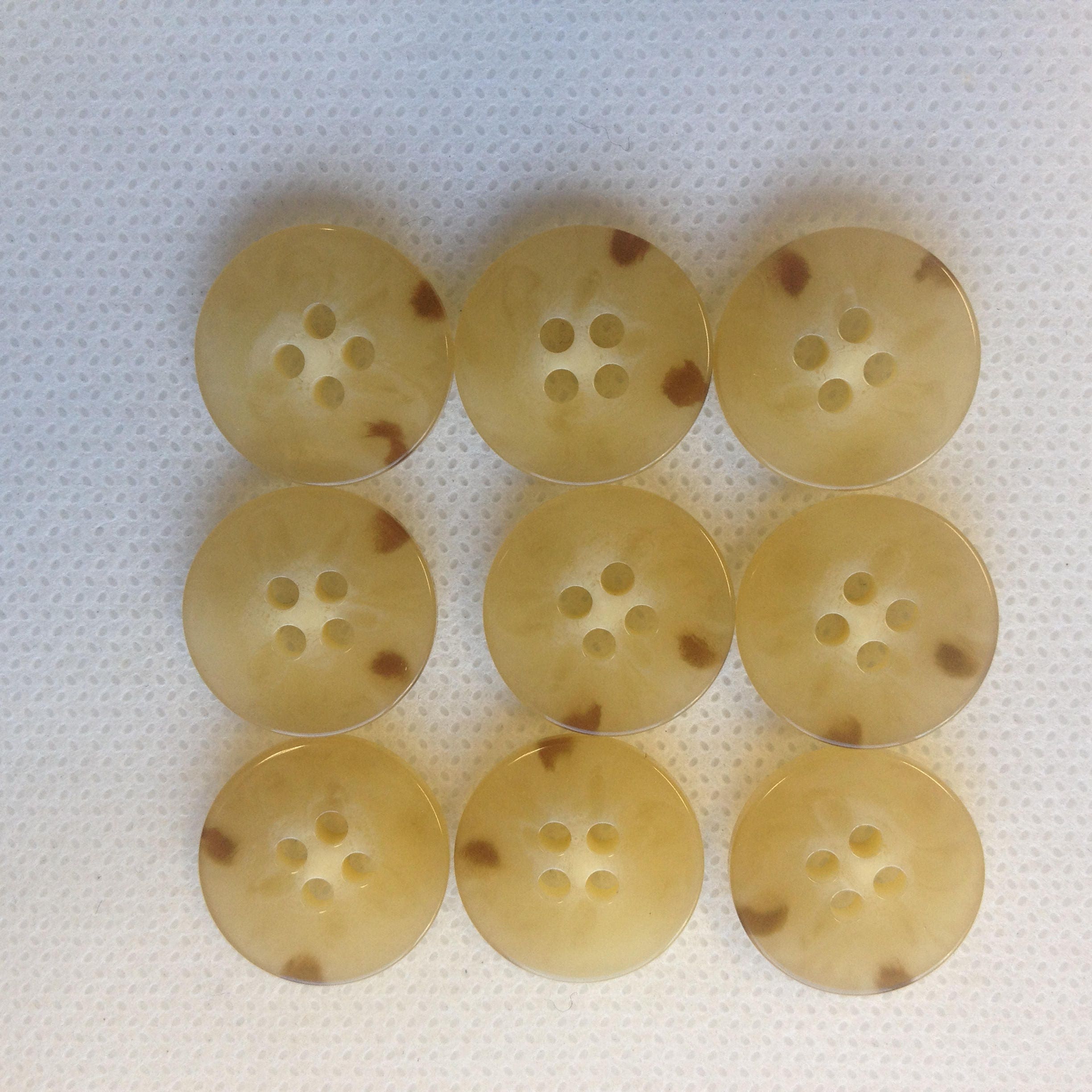 Beige Buttons, Medium Buttons, 11/16" ( 17mm) Lot of 6. Medium Size. 4 ...
