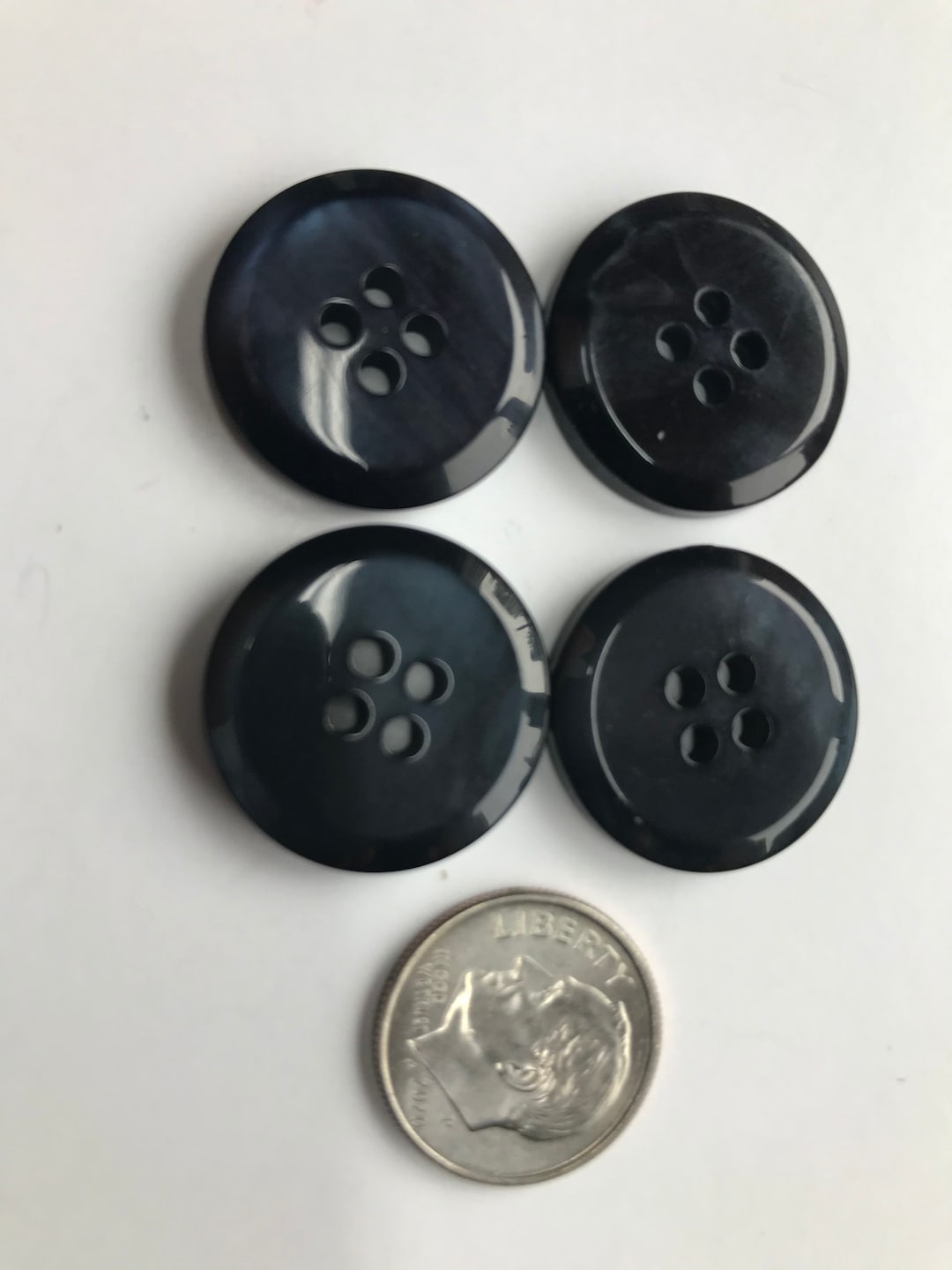 Botón Color Azul Oscuro Perlado con borde biselado 4 agujeros Tamaño 13 ...