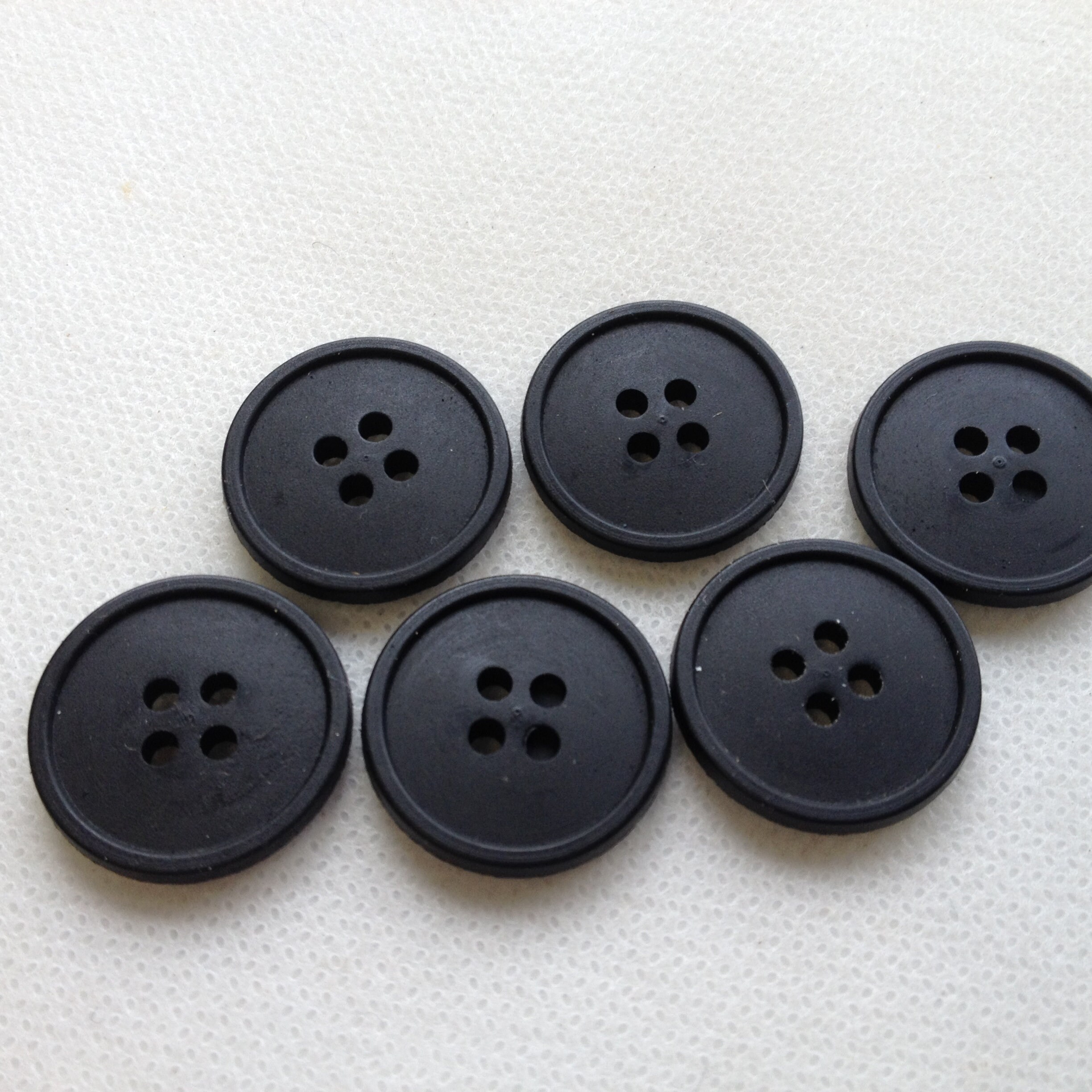 Sewing & Fiber Large 7/8 22mm Lot of 6. Black 4 hole rubber buttons ...