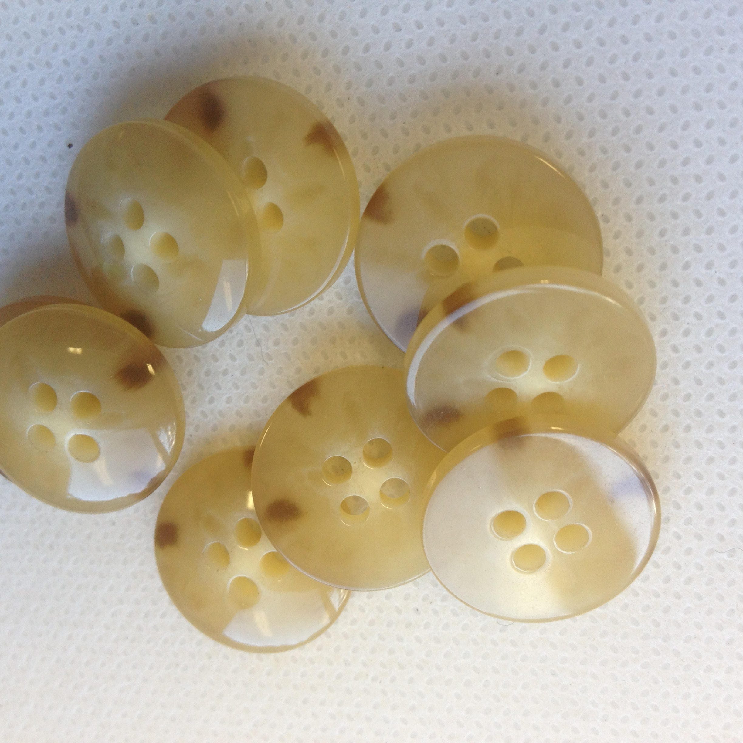 Beige Buttons, Medium Buttons, 11/16" ( 17mm) Lot of 6. Medium Size. 4 ...