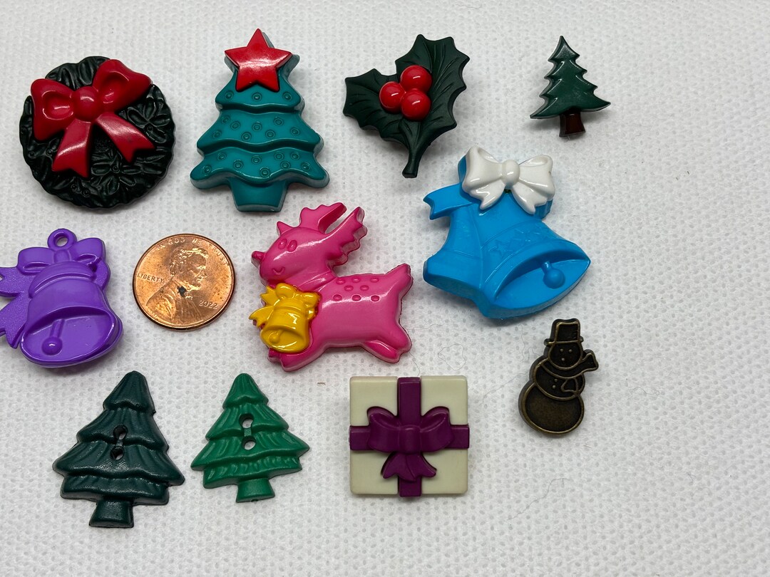 Lot of Holiday Xmas Buttons - 11 Buttons as Showm US Penny Shows ...