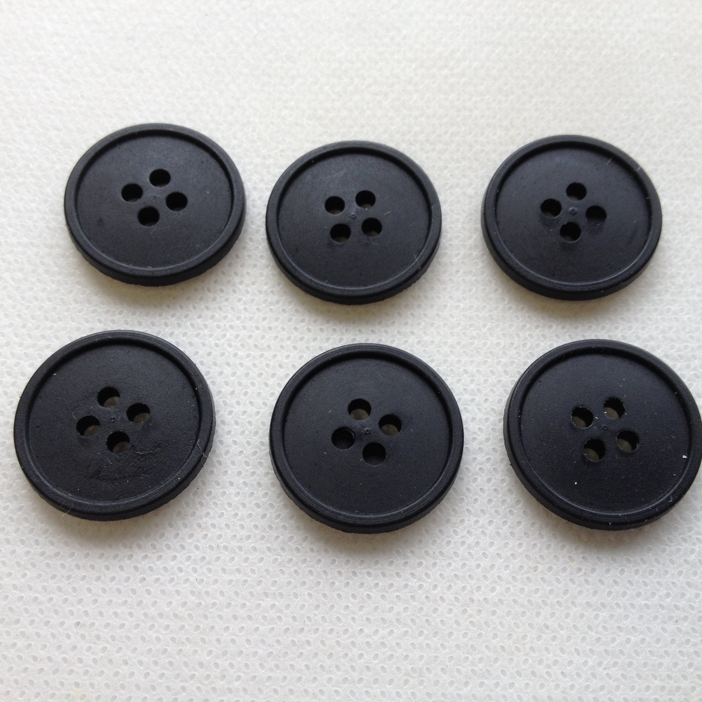 Sewing & Fiber Large 7/8 22mm Lot of 6. Black 4 hole rubber buttons ...