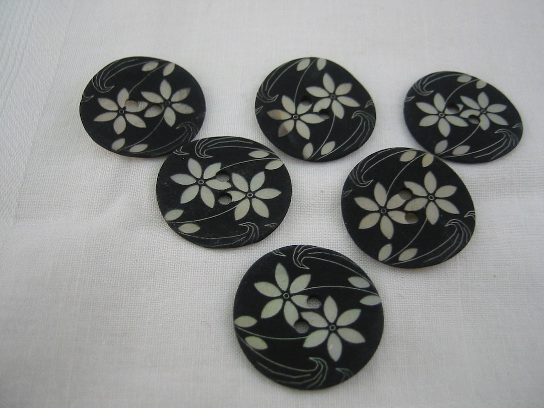 Flower Button Design,( Real Shell Buttons) Lot Size is 6 Pieces ...