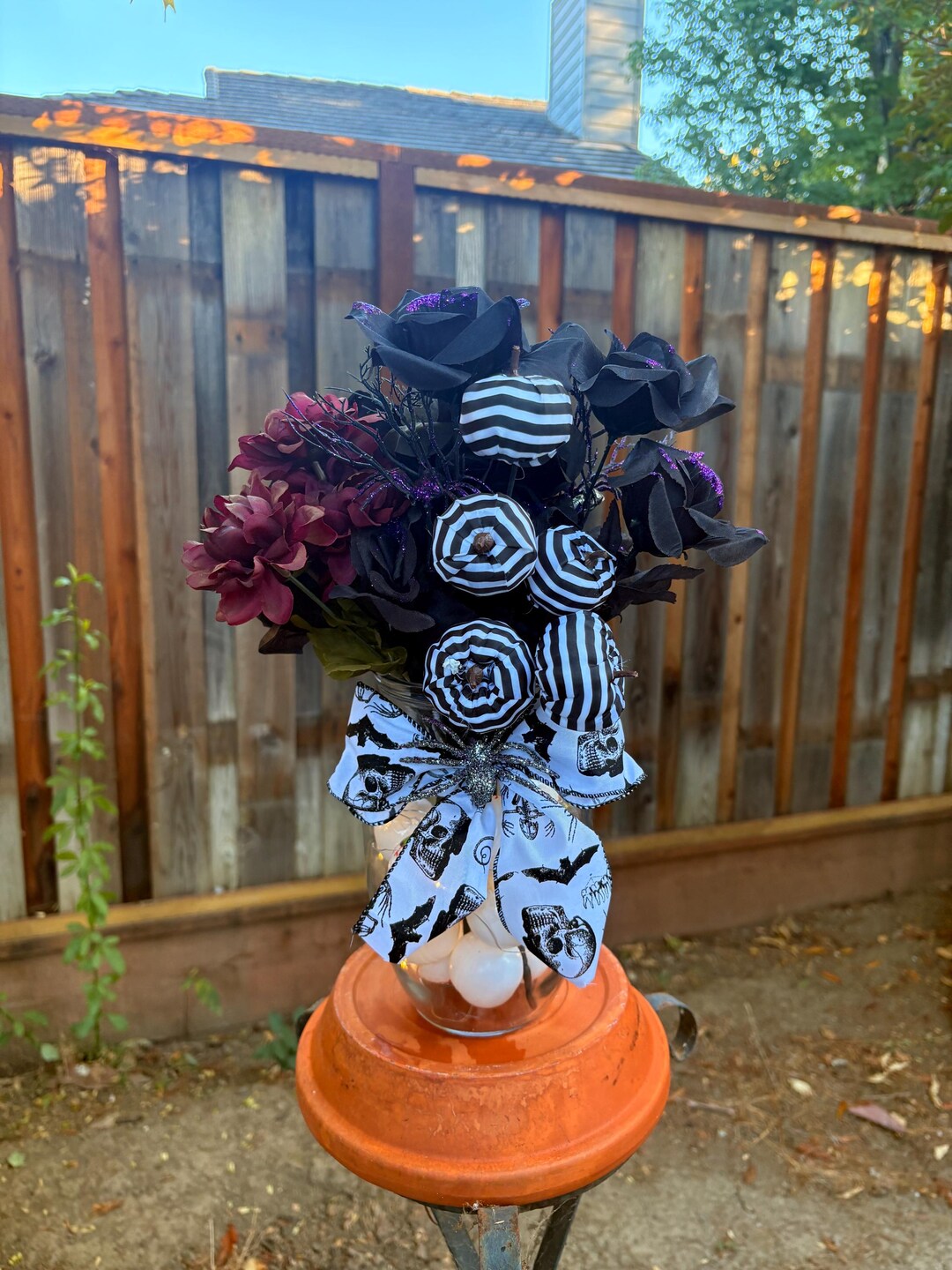 Spooky Halloween Floral Arrangement | Gothic Vase With Glowing Eyeballs ...