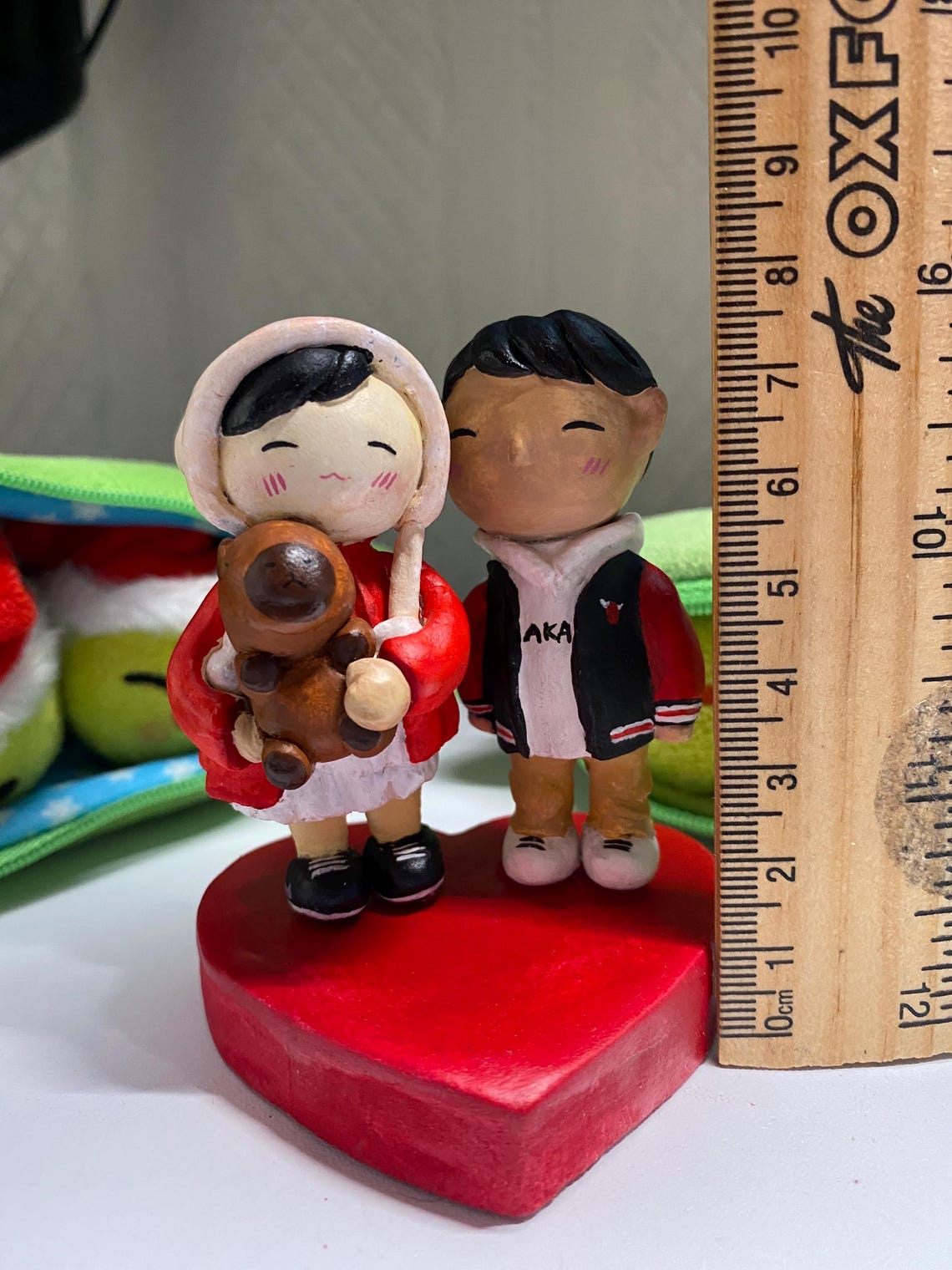 Custom Couple Clay Figurine on Heart Base – Personalized Cartoon-style ...